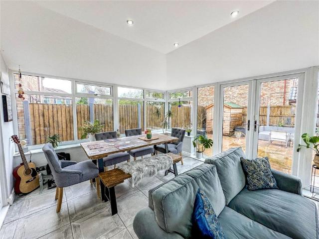 3 bedroom detached house to rent