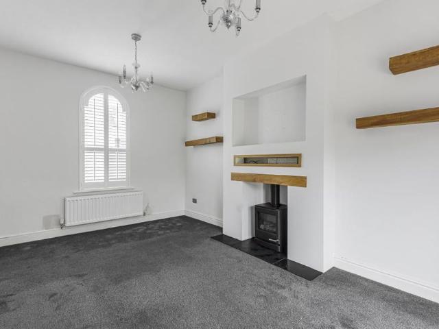 3 bedroom detached house to rent
