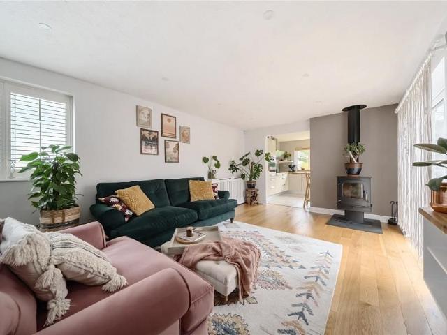 3 bedroom detached house to rent