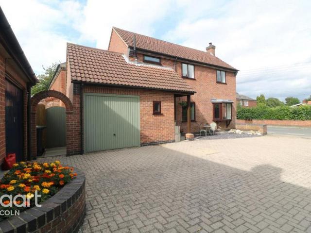 3 bedroom detached house to rent