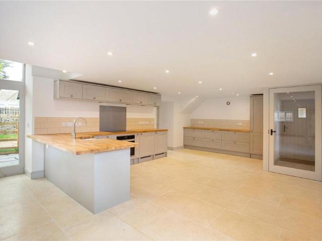 3 bedroom detached house to rent