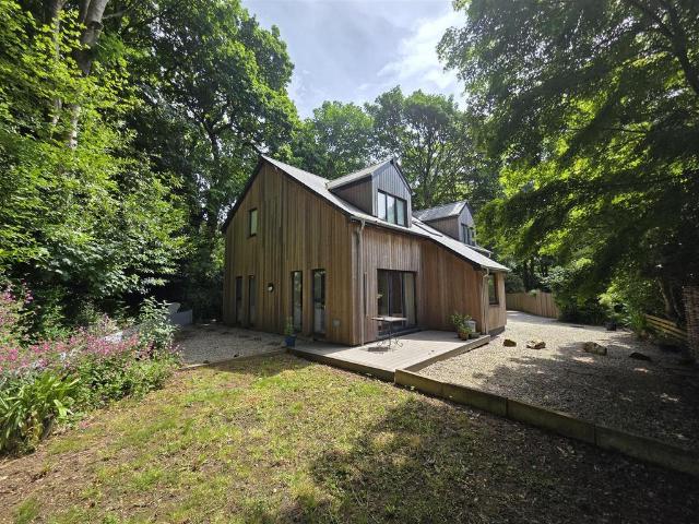 3 bedroom detached house to rent