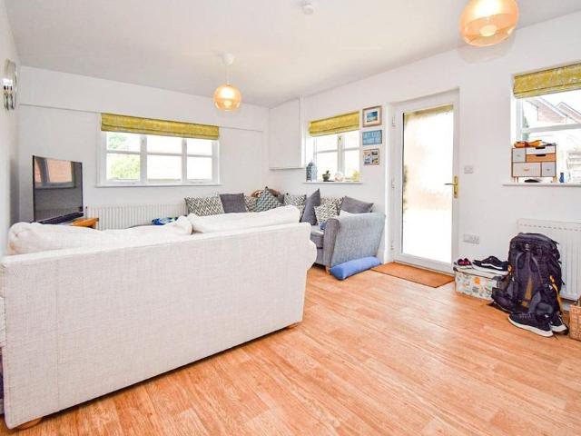 3 bedroom detached house to rent