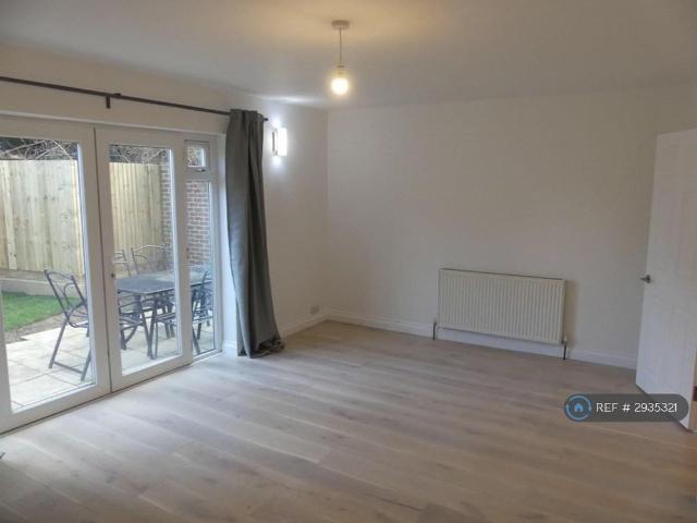 3 bedroom detached house to rent