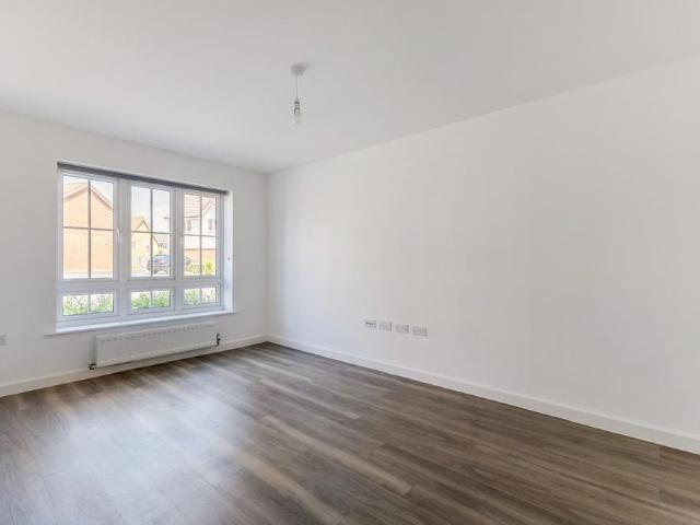 3 bedroom detached house to rent