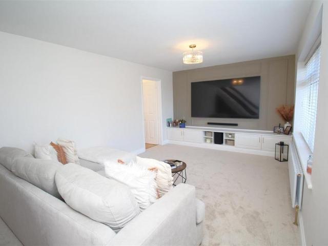 3 bedroom detached house to rent