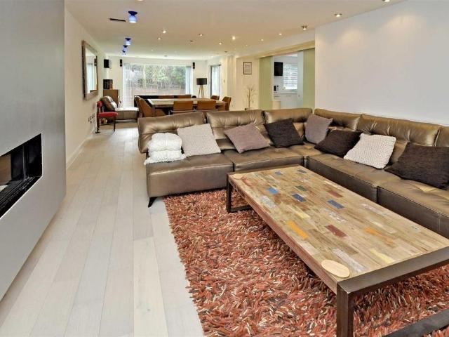 3 bedroom detached house to rent