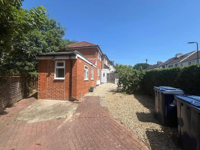 3 bedroom detached house to rent