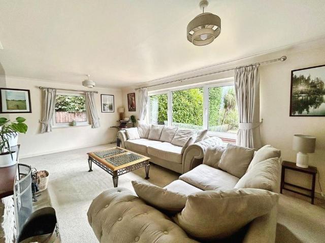 3 bedroom detached house to rent