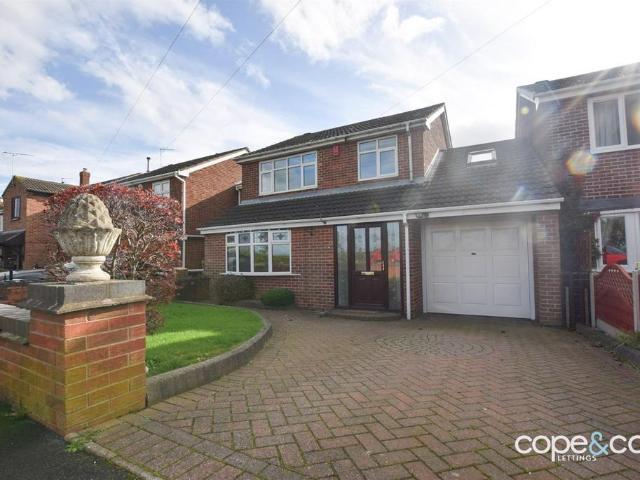 3 bedroom detached house to rent