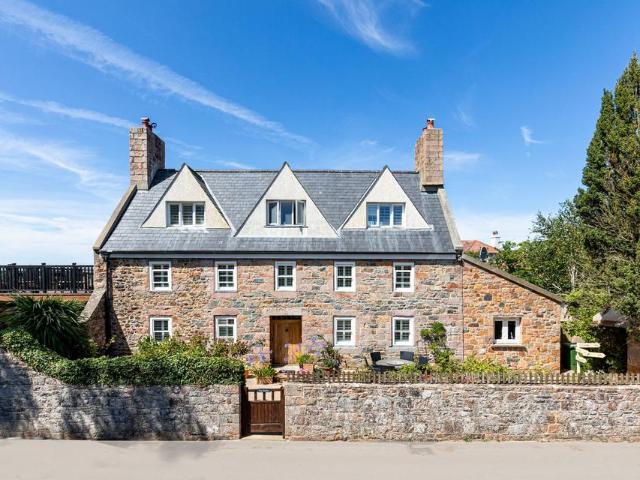 3 bedroom detached house to rent