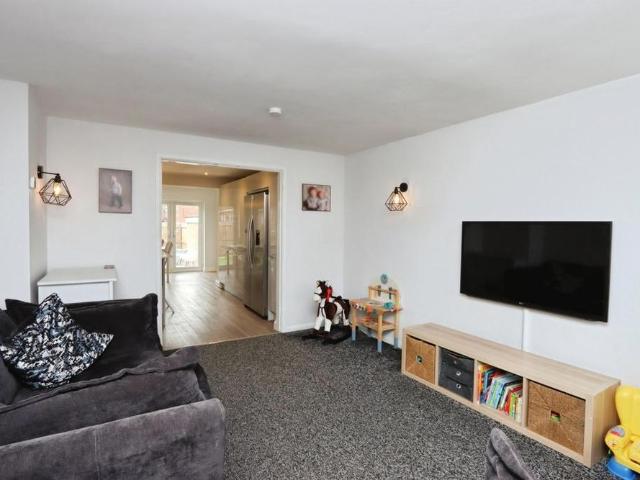 3 bedroom detached house to rent