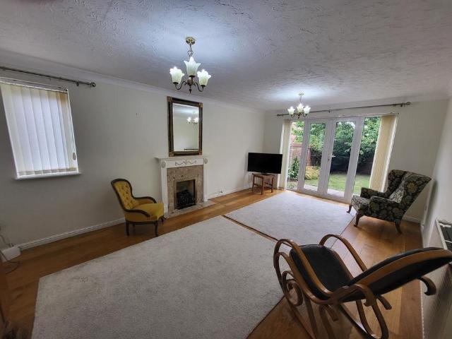 3 bedroom detached house to rent