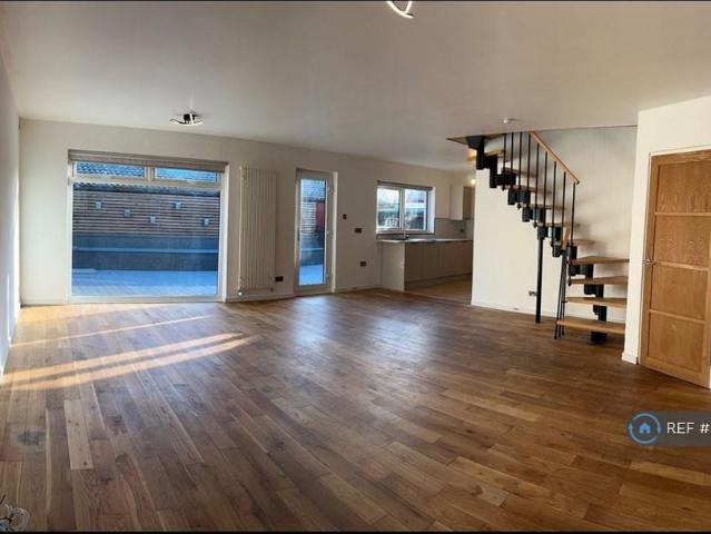 3 bedroom detached house to rent