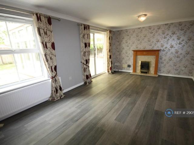3 bedroom detached house to rent