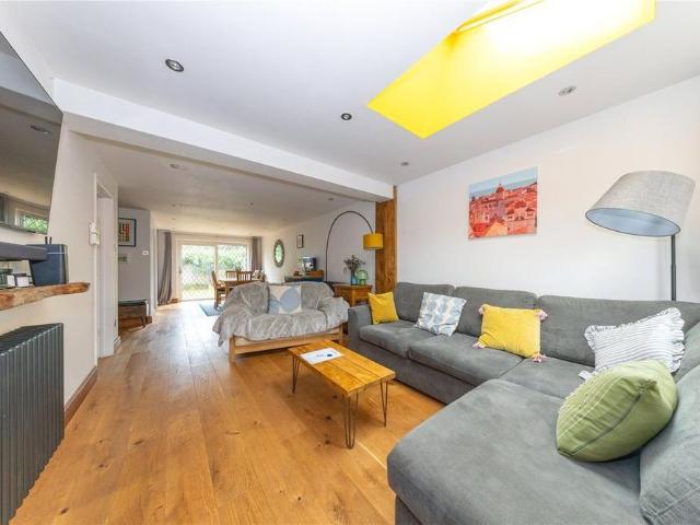 3 bedroom detached house to rent
