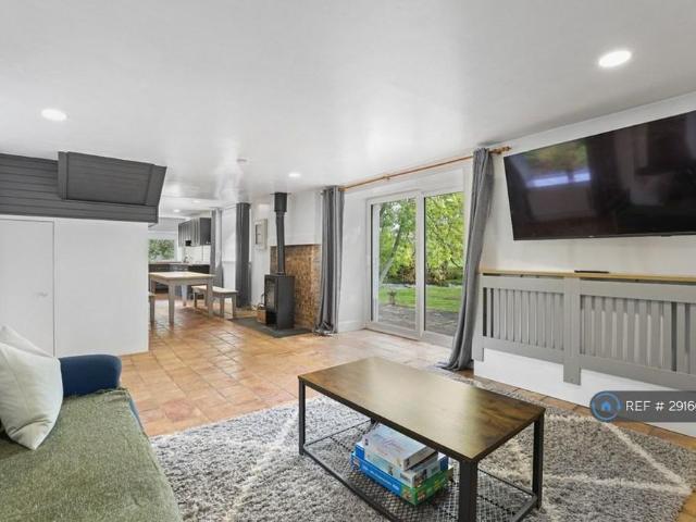 3 bedroom detached house to rent