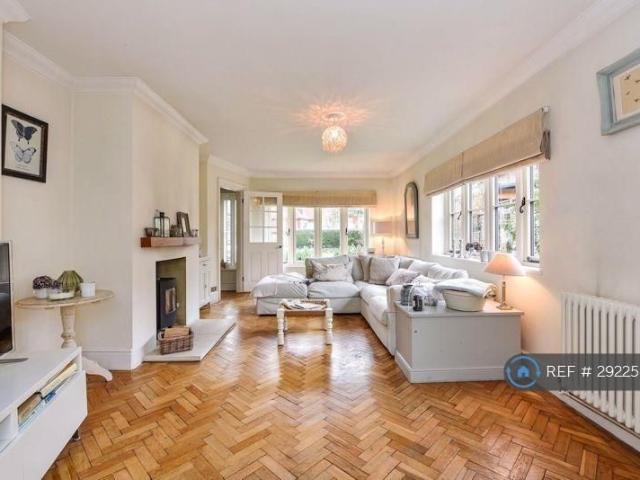3 bedroom detached house to rent