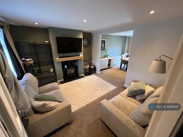 3 bedroom detached house to rent