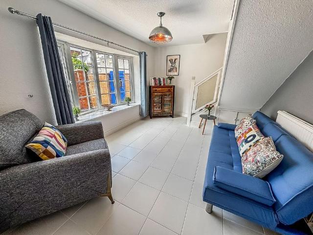 3 bedroom detached house to rent