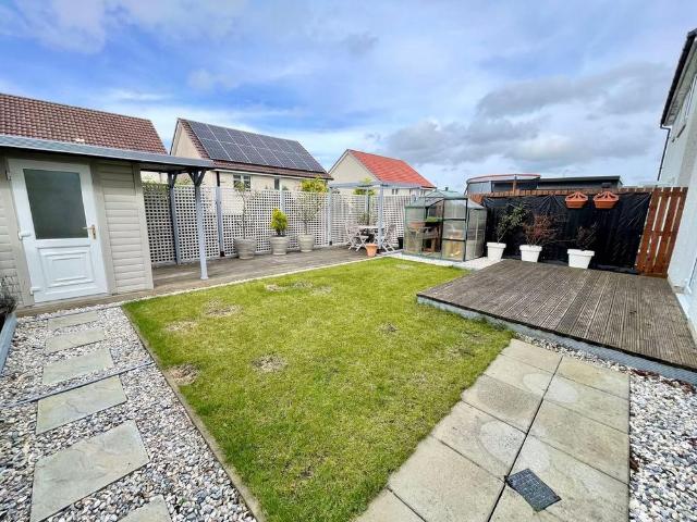3 bedroom detached house to rent