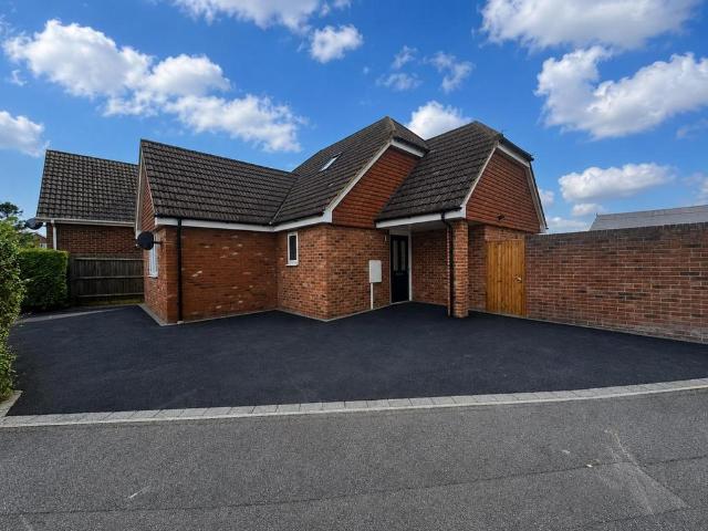 3 bedroom detached house to rent