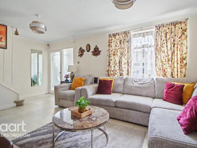3 bedroom detached house to rent