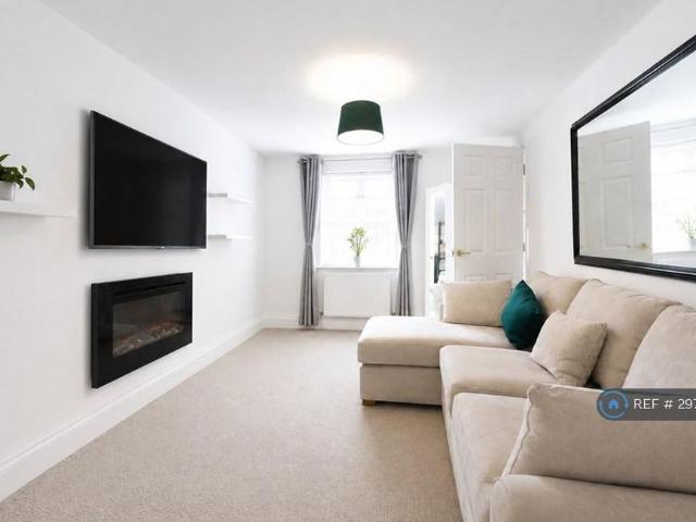 3 bedroom detached house to rent