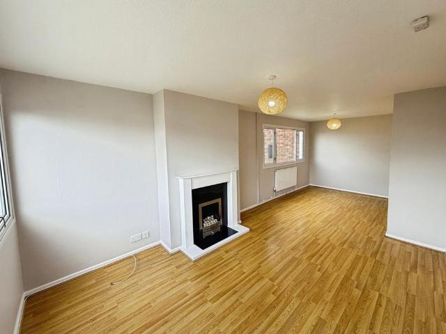 3 bedroom detached house to rent