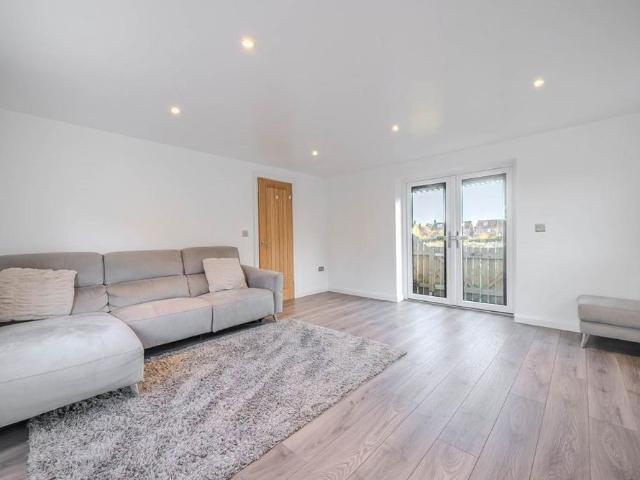 3 bedroom detached house to rent