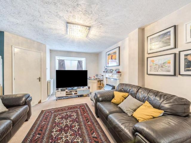 3 bedroom detached house to rent