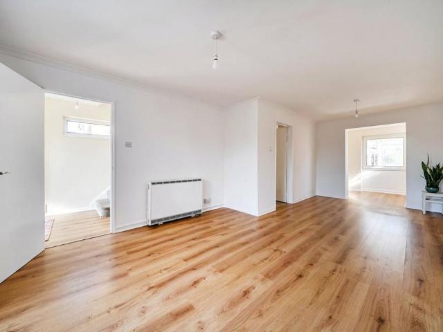 3 bedroom detached house to rent