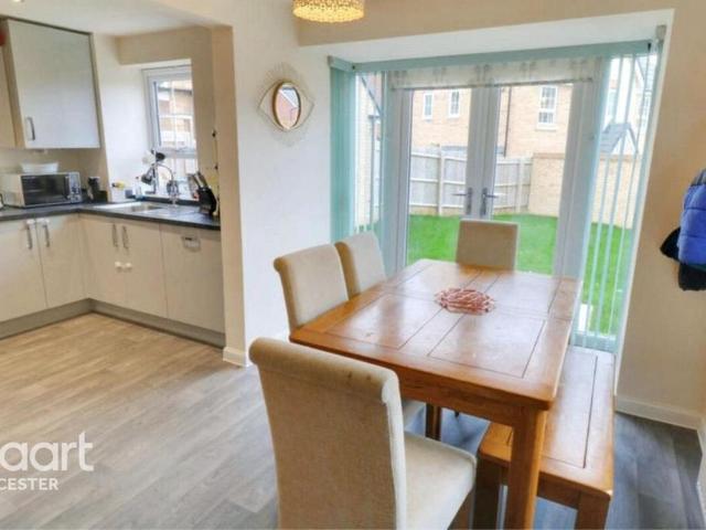 3 bedroom detached house to rent