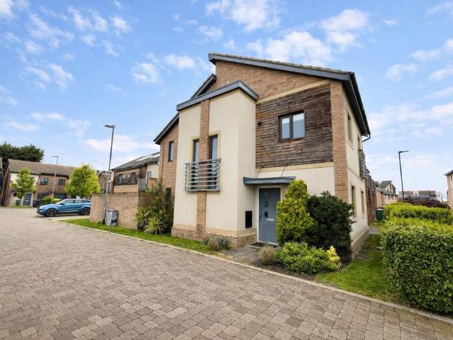 3 bedroom detached house to rent