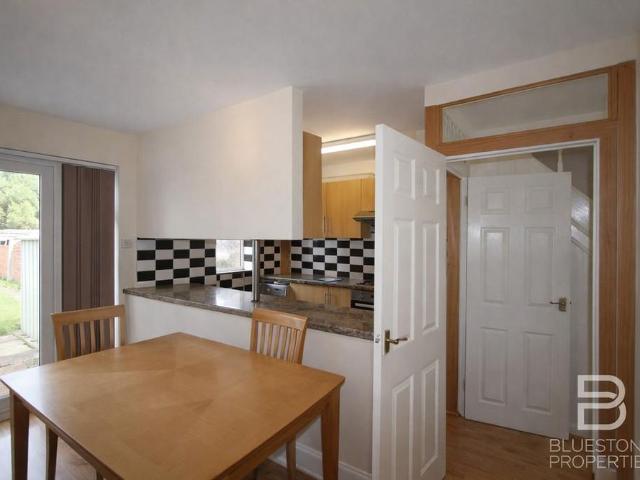 3 bedroom detached house to rent