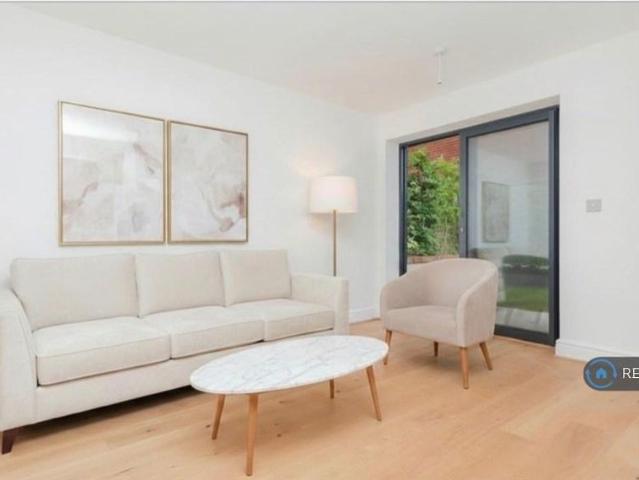 3 bedroom detached house to rent
