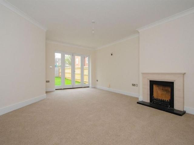 3 bedroom detached house to rent
