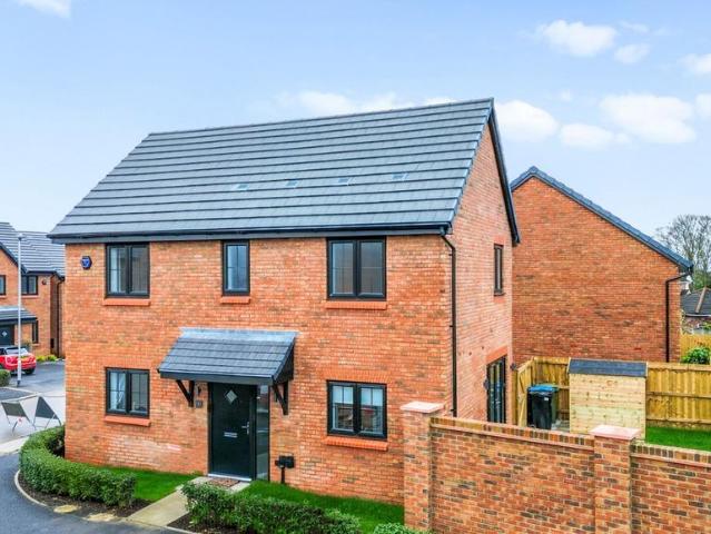 3 bedroom detached house to rent