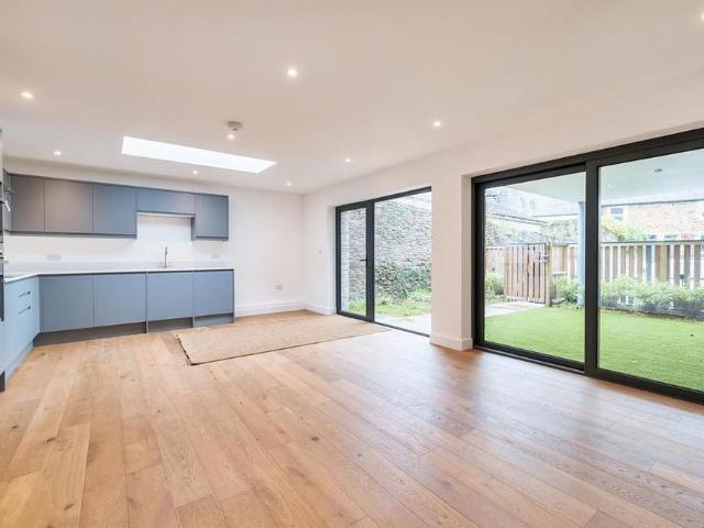 3 bedroom detached house to rent