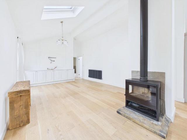 3 bedroom detached house to rent