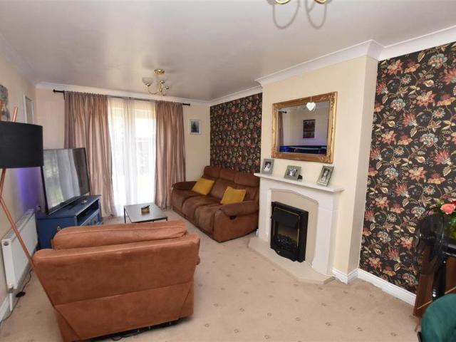 3 bedroom detached house to rent