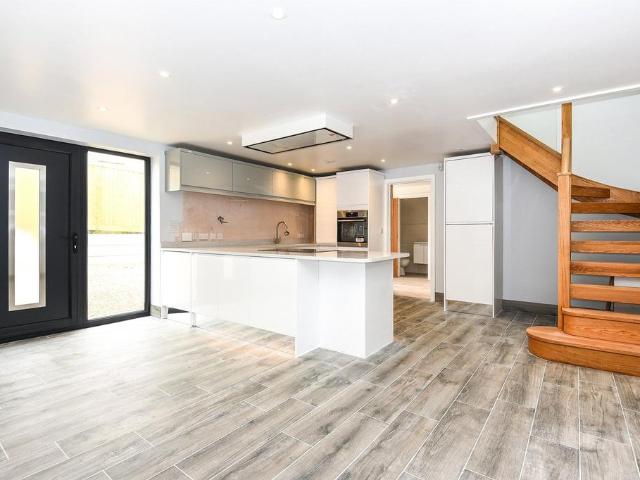 3 bedroom detached house to rent