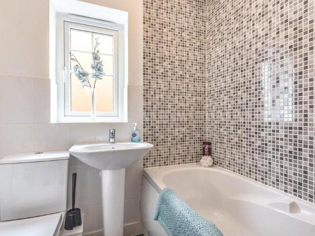 3 bedroom detached house to rent