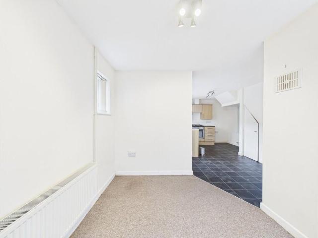 3 bedroom detached house to rent