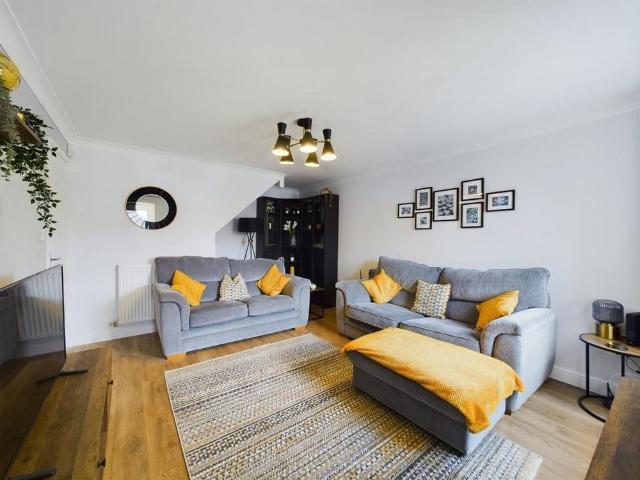 3 bedroom detached house to rent