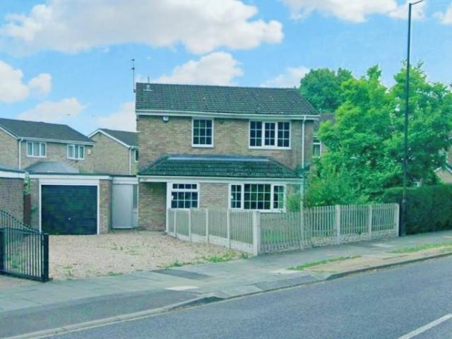 3 bedroom detached house to rent