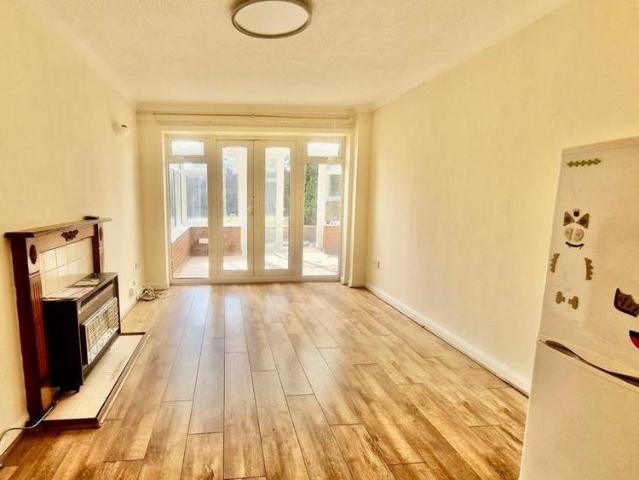 3 bedroom detached house to rent