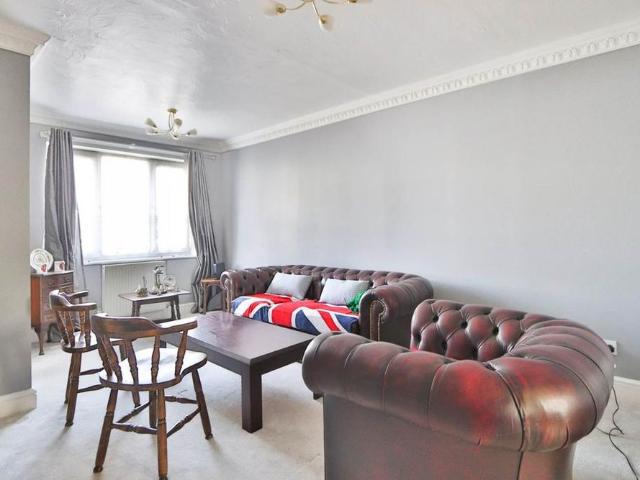 3 bedroom detached house to rent