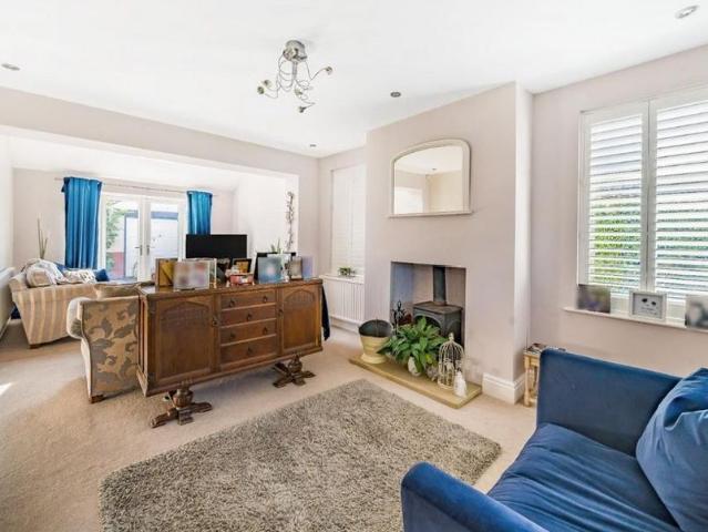 3 bedroom detached house to rent