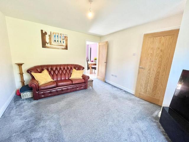 3 bedroom detached house to rent